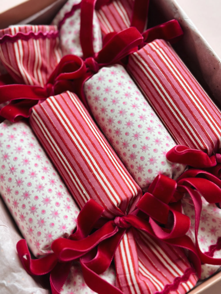 *New* Christmas Reversible – Happy Crackers