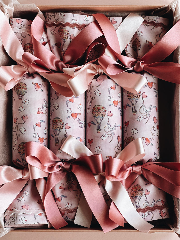 Love in the Air Pink – Happy Crackers