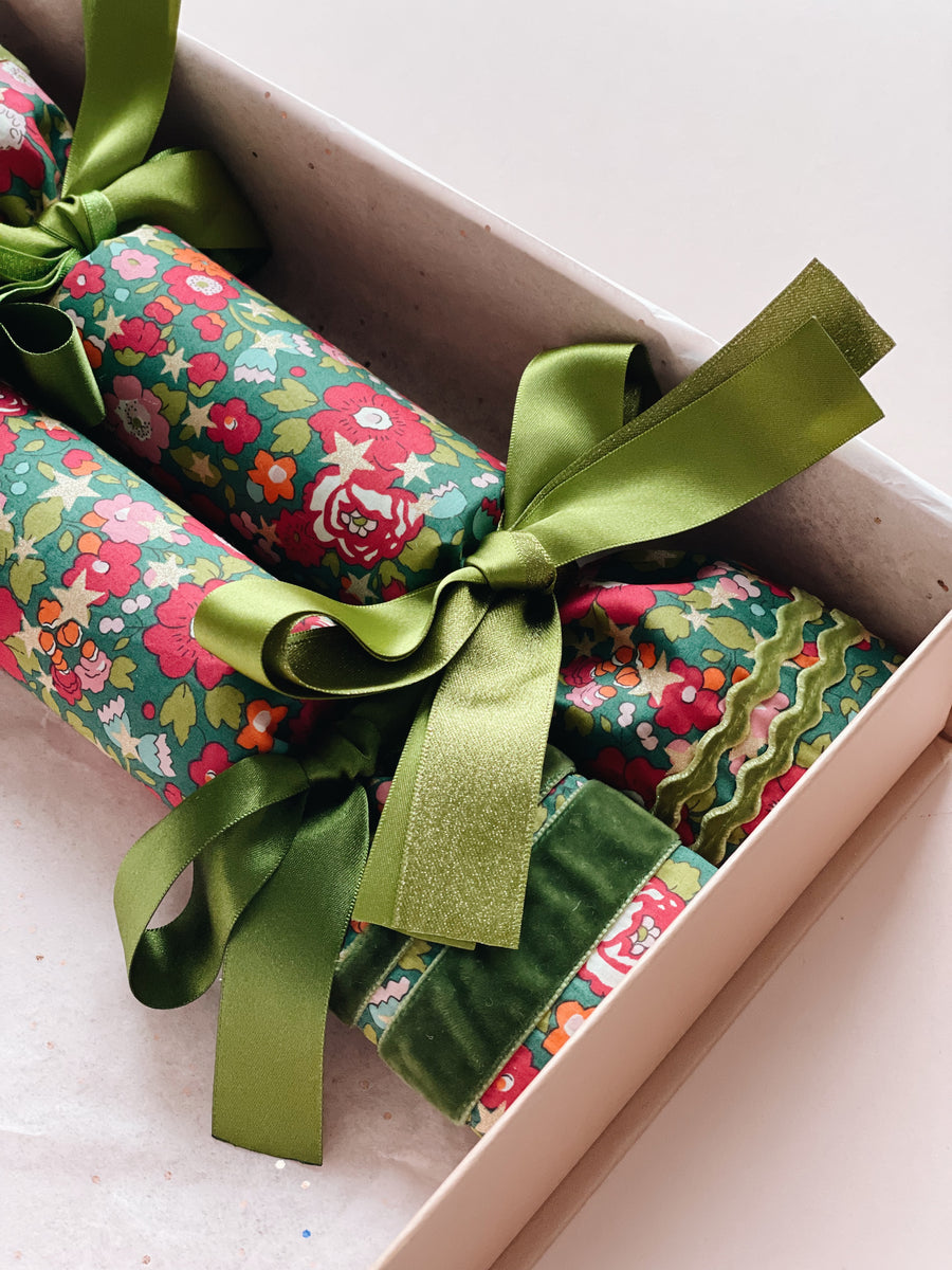 Betsy Star Light Green – Happy Crackers