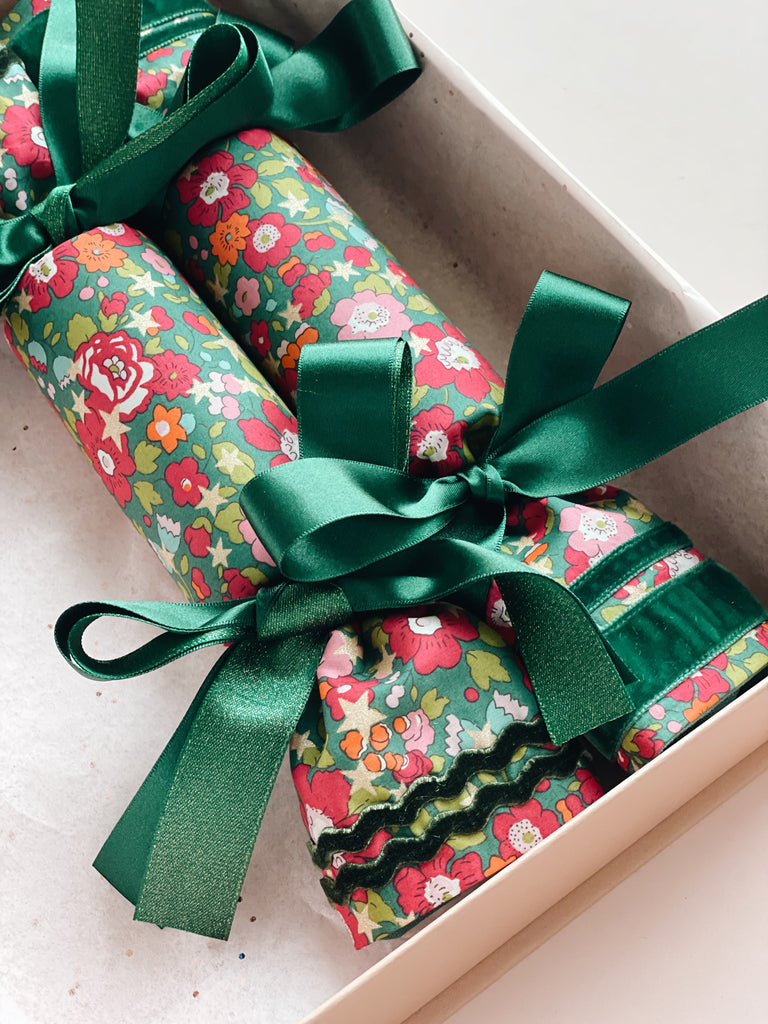 Betsy Star Dark Green – Happy Crackers