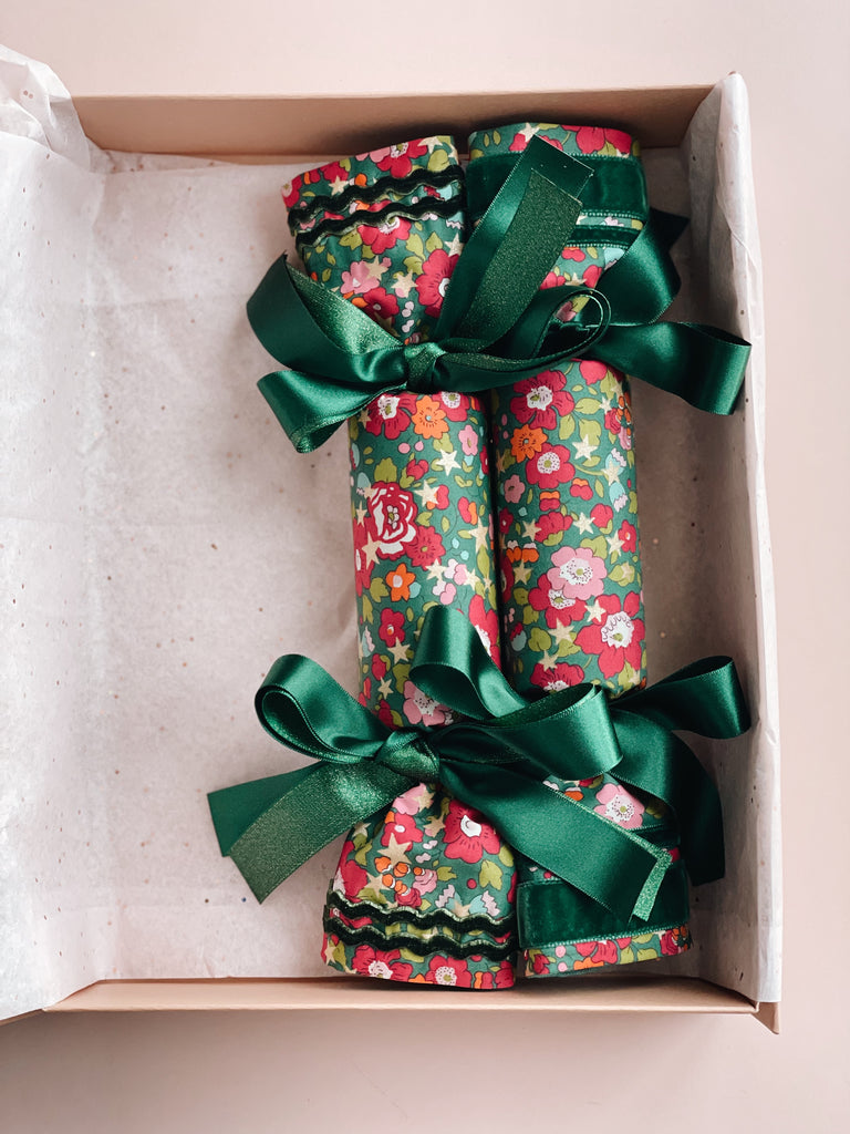Betsy Star Dark Green – Happy Crackers