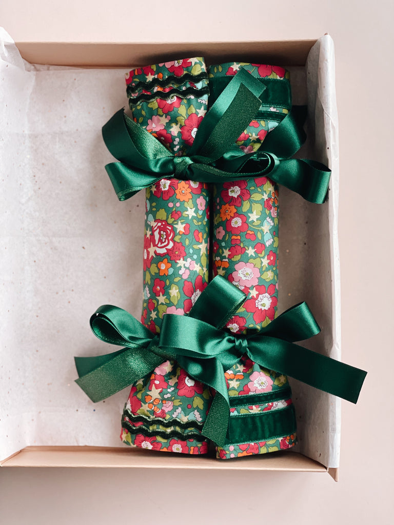 Betsy Star Dark Green – Happy Crackers