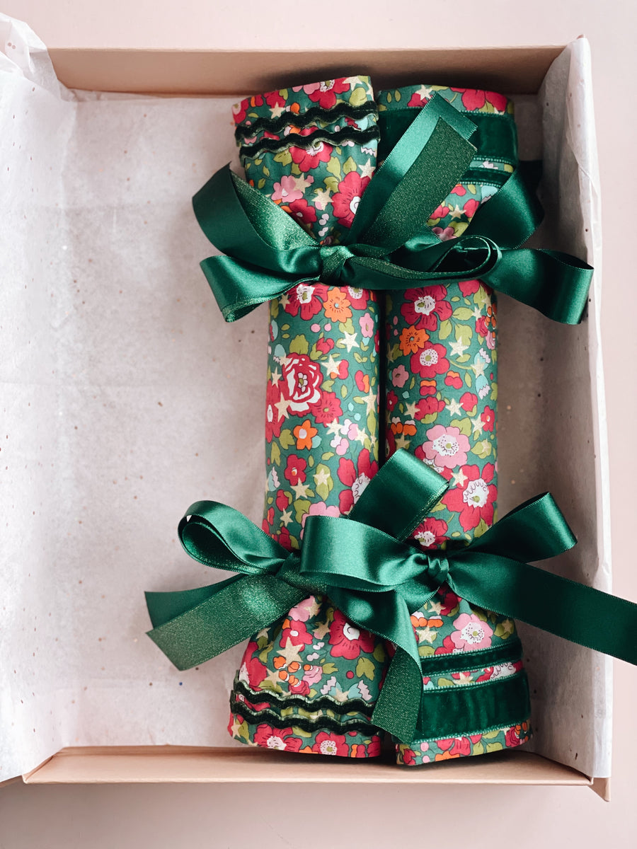 Betsy Star Dark Green – Happy Crackers