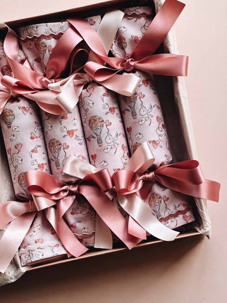 Love in the Air Pink – Happy Crackers