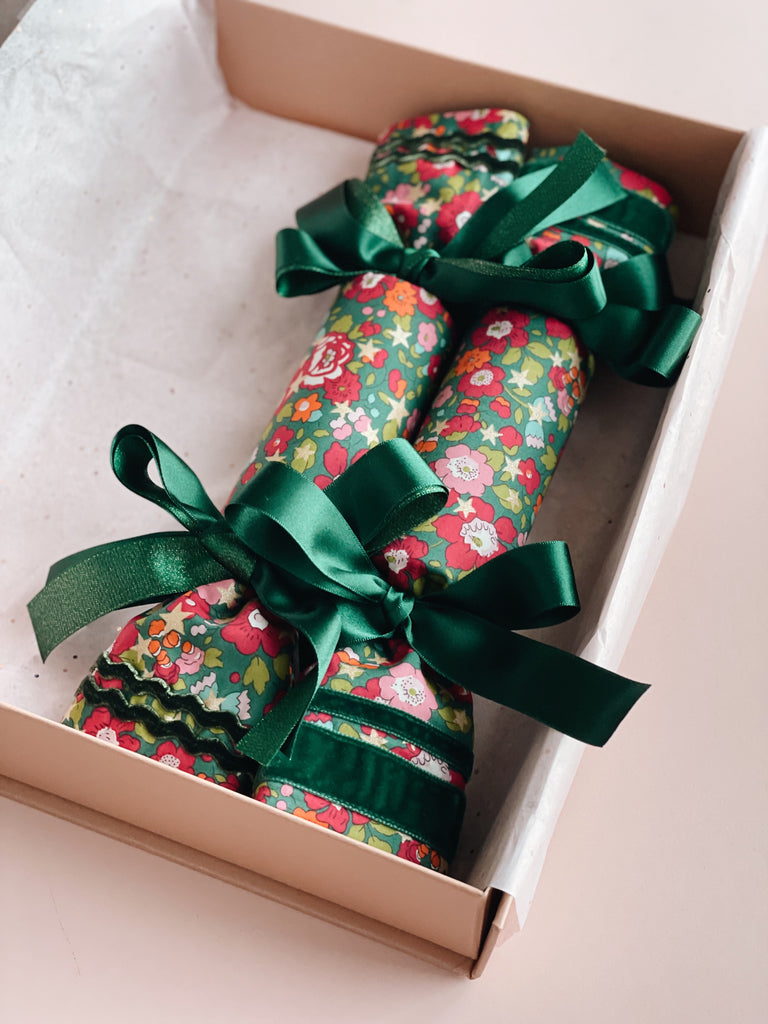 Betsy Star Dark Green – Happy Crackers