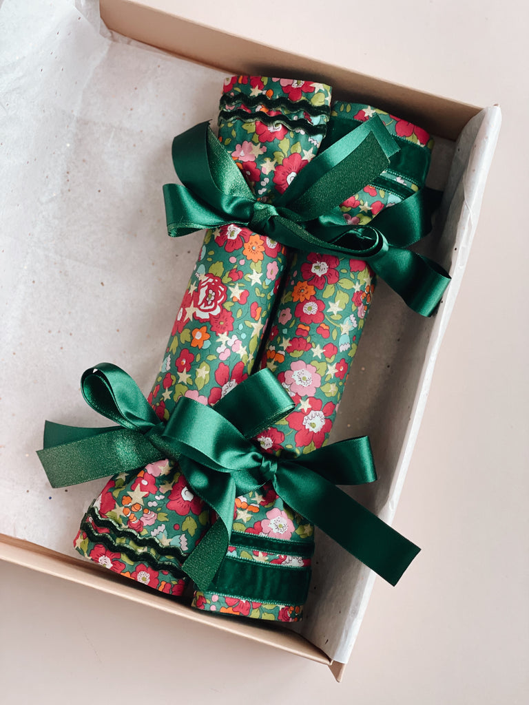 Betsy Star Dark Green – Happy Crackers