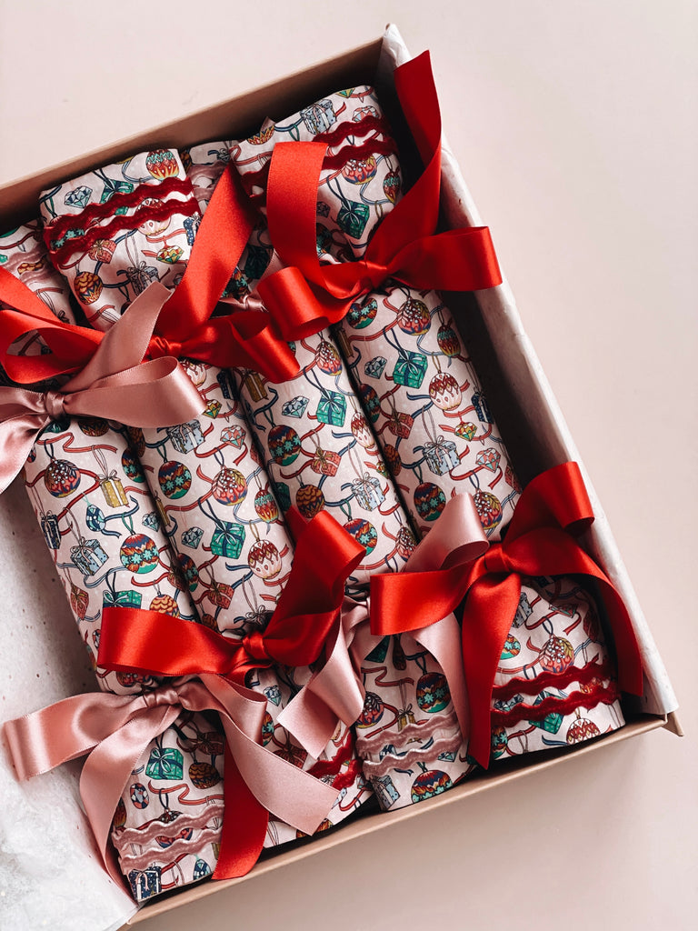House of Gifts Pink – Happy Crackers