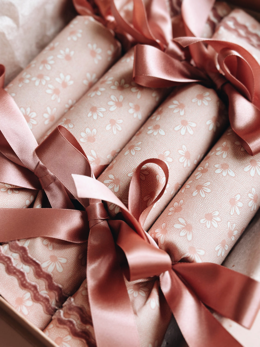 Daisy Pink – Happy Crackers