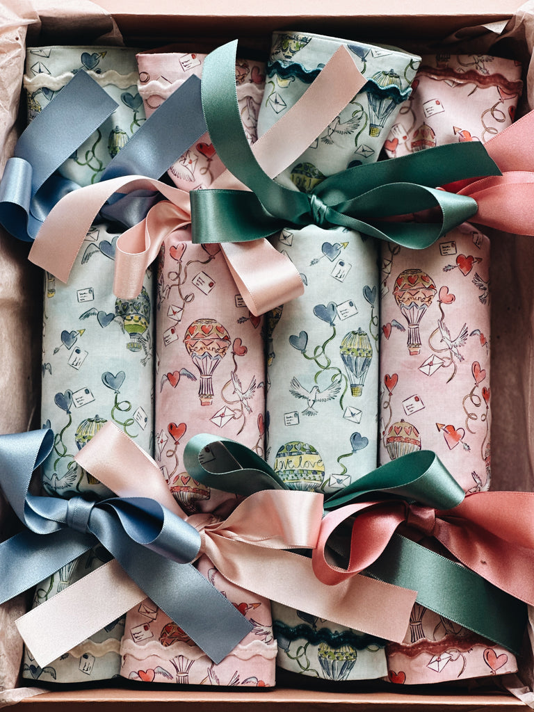Love in the Air Light Blue – Happy Crackers