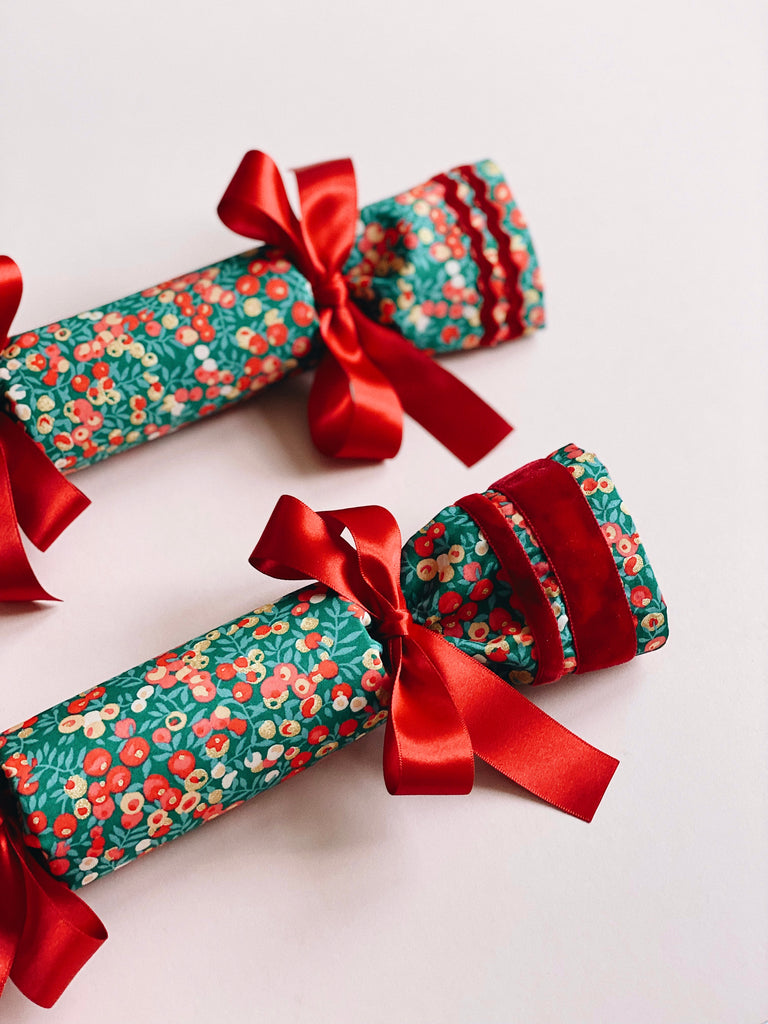 Wiltshire Glitter Berry Red – Happy Crackers