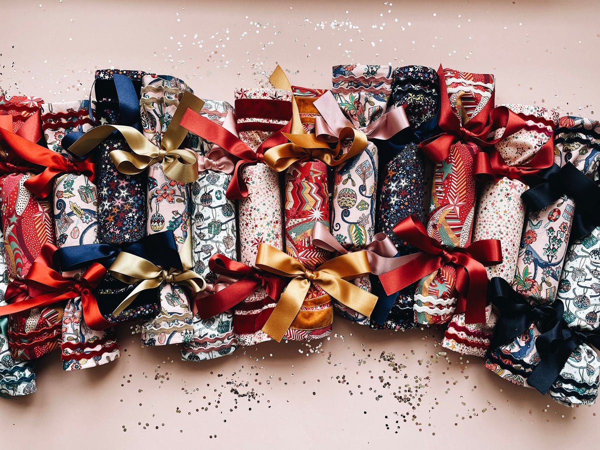 *New* 2023 Christmas Mix Box – Happy Crackers